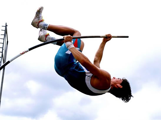 Salto con garrocha | Secretaría de Cultura, Recreación y Deporte
