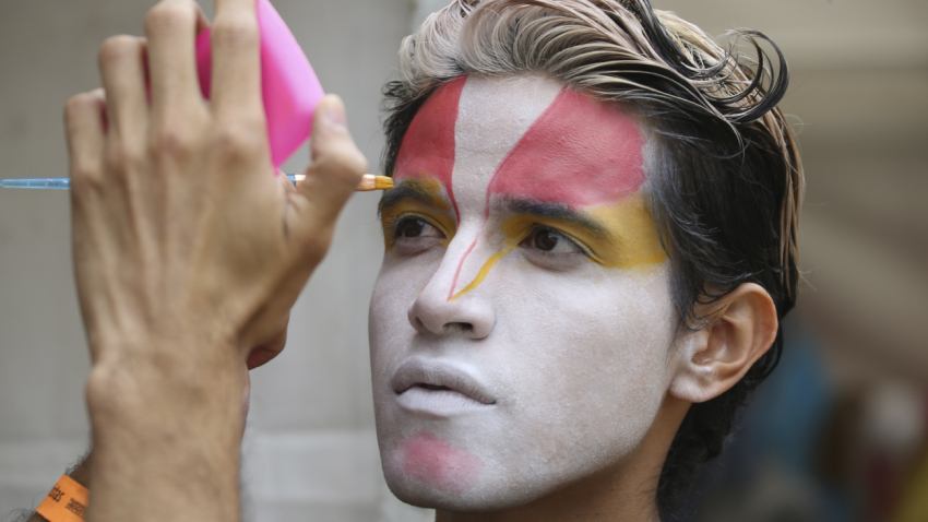 Celebra los 485 años de la capital con el desfile de comparsas